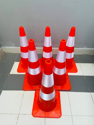 កោណចរាចរណ៍ , សាជី Safety Cone 70cm Price $8.00 in Chbar Ampov Muoy, Cambodia - Na Vy | Khmer24.com