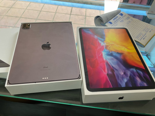 iPAD Pro 11inch 2020 Sim+Wifi 256GB Condition 98(No Face Scan)Have Box ...