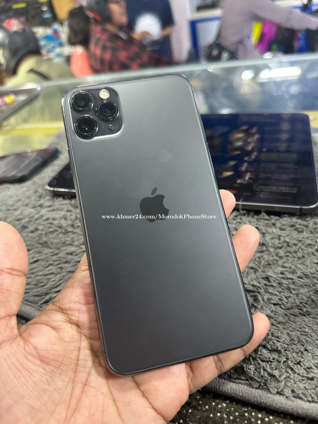 iPhone 11Pro Max 64G Z/A Sim2 ហ្សុីនសំណុំ មានឆ្នាំងសាក price $310.00 in Tuek L'ak Bei, Tuol Kouk ...