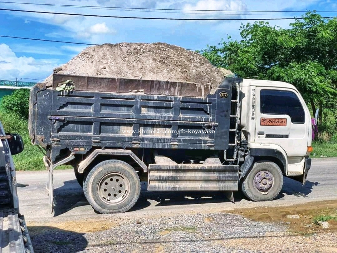 Nissan195ឆ្នាំ95ប៉ុងតូចឯកសារគ្រប់តម្លៃធូរៗ price $4999.00 in Tuek Thla, Saensokh, Phnom Penh ...