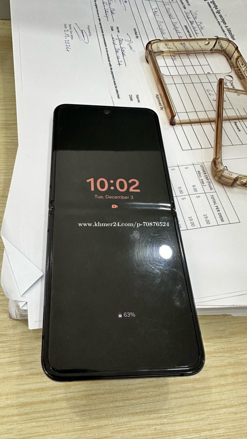 ត្រូវការលក់phone Samsung Z flip 4 256G 98%, Globle company price $240.00 in Tuek L'ak Pir, Tuol ...