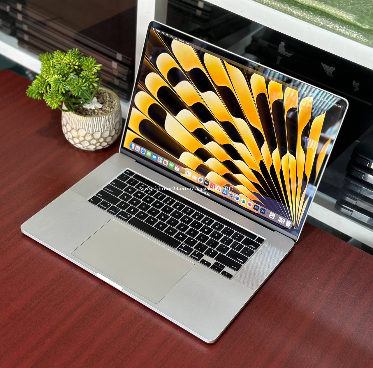 MacBook Pro 2019 Grade 99% TouchBar Core i7 Ram 16GB SD M2 512GB Screen ...