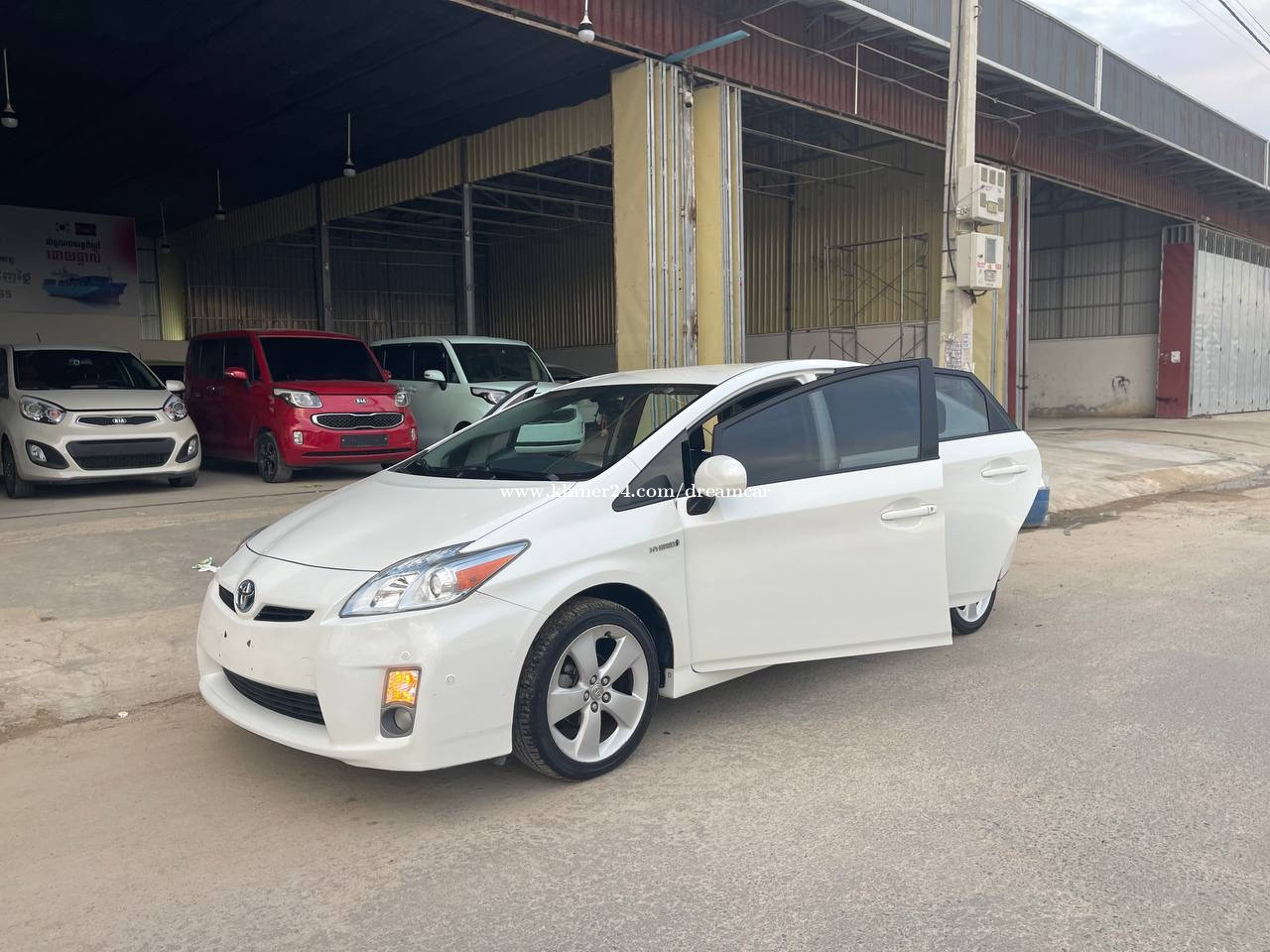 Toyota Prius 010 option4 ស្អាតលះ price $17500.00 in Kakab 2, Por ...