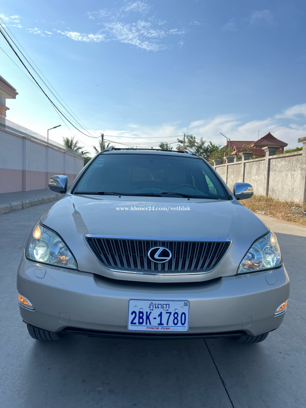 Lexus RX330 2004 (half full ) price $21000.00 in Chak Angrae Kraom ...