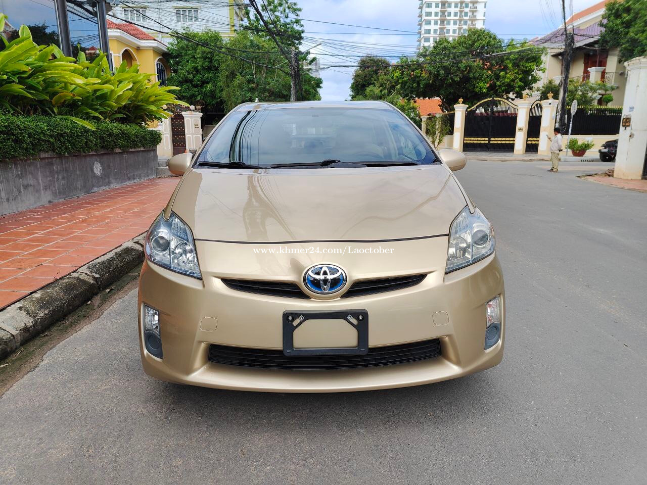Prius 010 options 3 ខាងក្នុងលឿង ម៉ាញេJBLអេក្រង់ធំ ពូកស្បែកហ្សុីន ពិន្ទុ ...