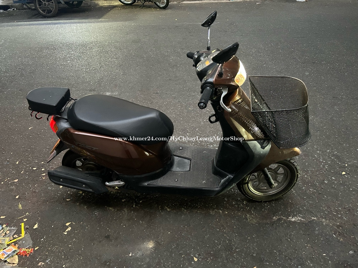 Honda TACT 50cc Japan 100% មានពន្ធកាតគ្រី price $580.00 in Boeng Prolit, Prampir Meakkakra ...
