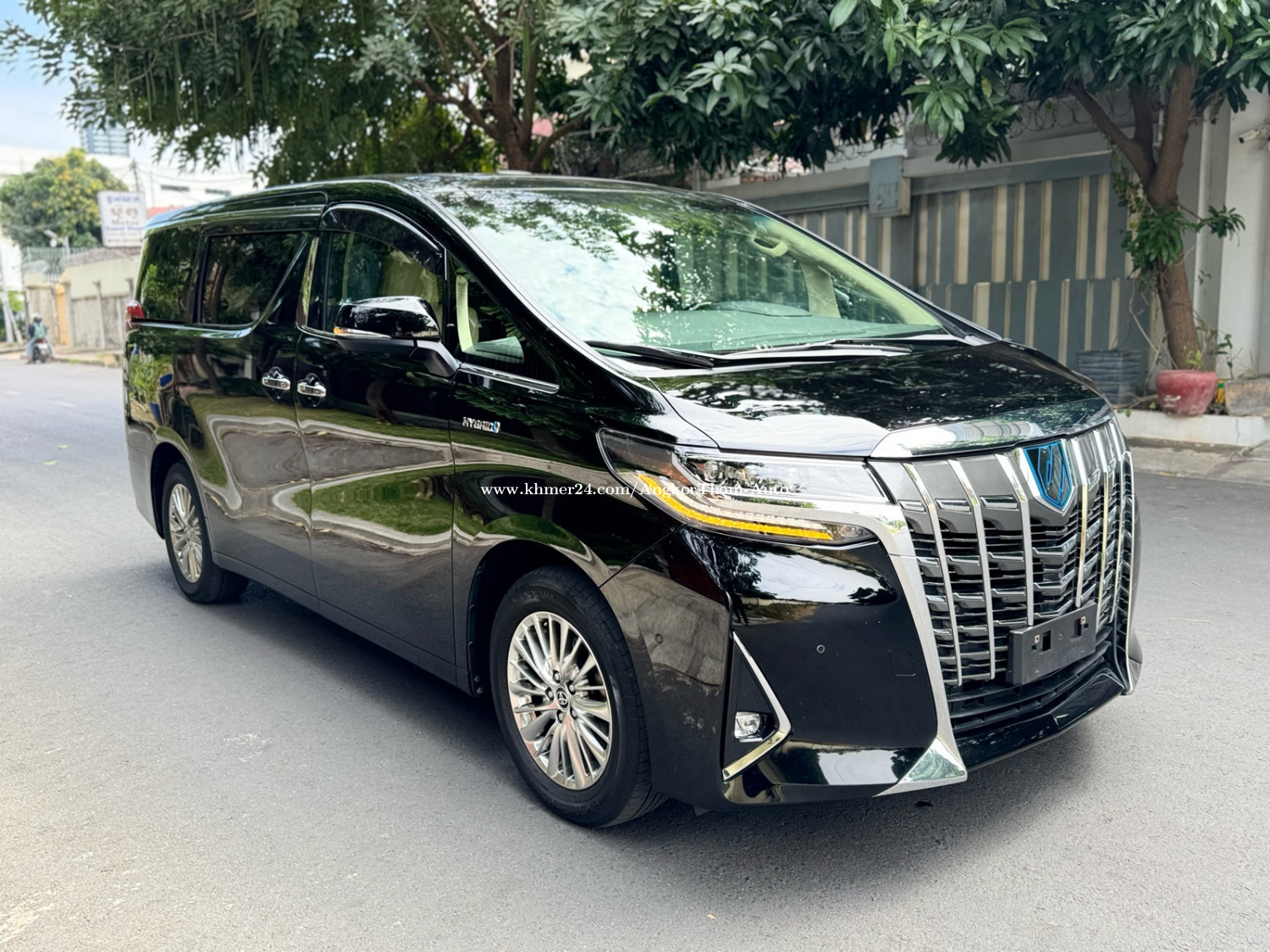 Toyota Alphard VIP G spec price $93500.00 in Boeng Kak Muoy, Tuol Kouk ...