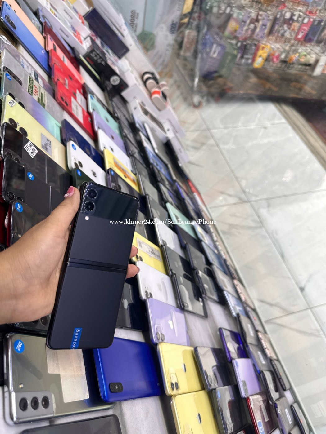 Samsung ZFlip3 price $110.00 in Tuek L'ak Bei, Tuol Kouk, Phnom Penh ...