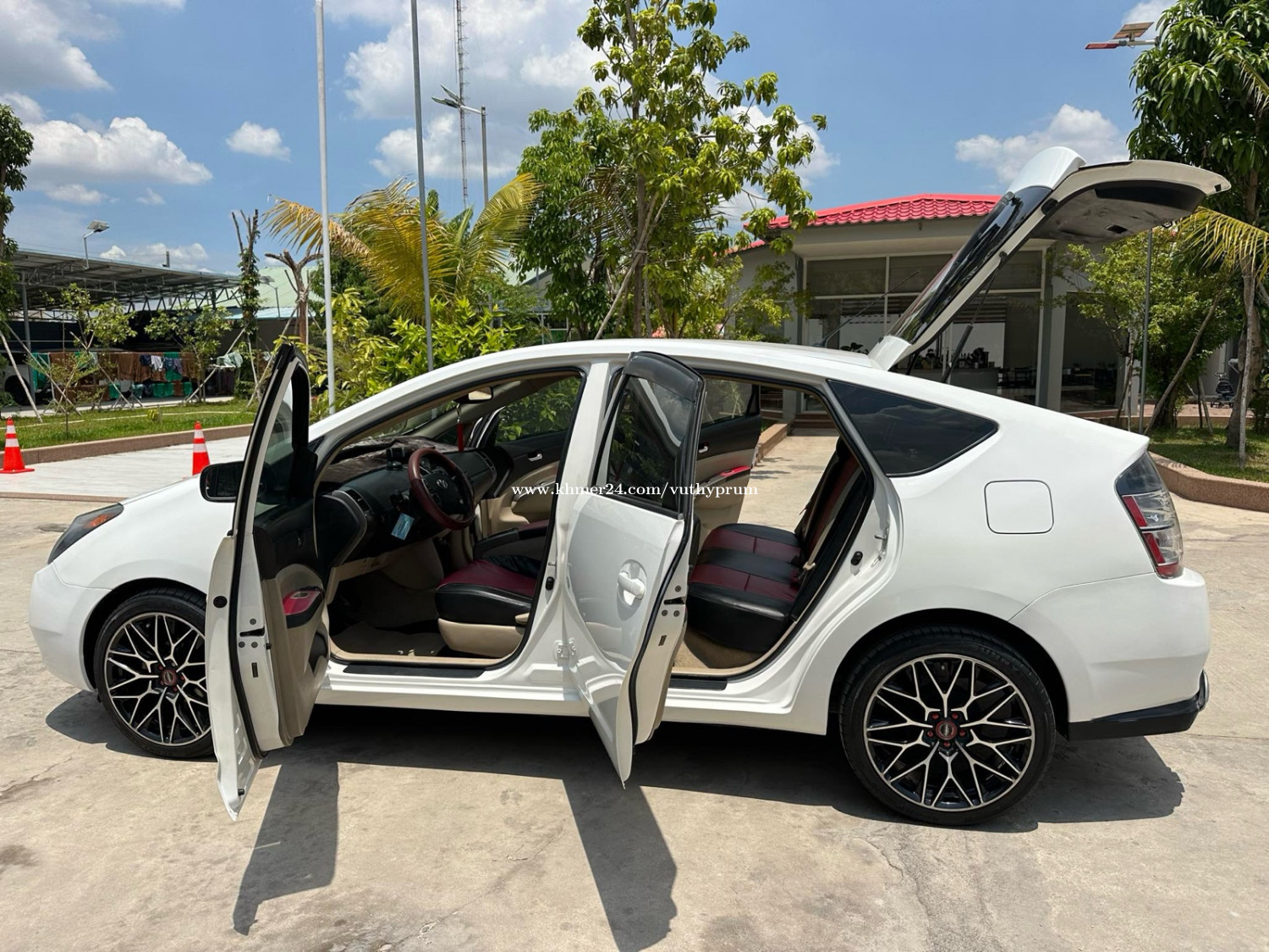 Toyota Prius 2004 wite color full option price $8600.00 in Veal Sbov ...