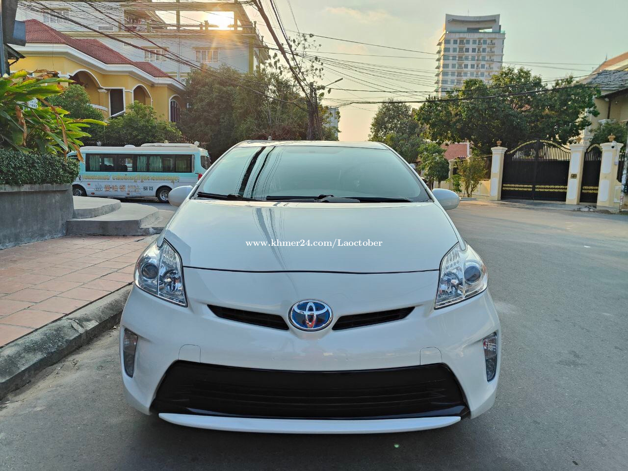 Prius 015 options 3 អេក្រង់ធំ សំបុកឃ្មុំហ្សុីន សំបកកង់ ម៉ាកPirelli ...