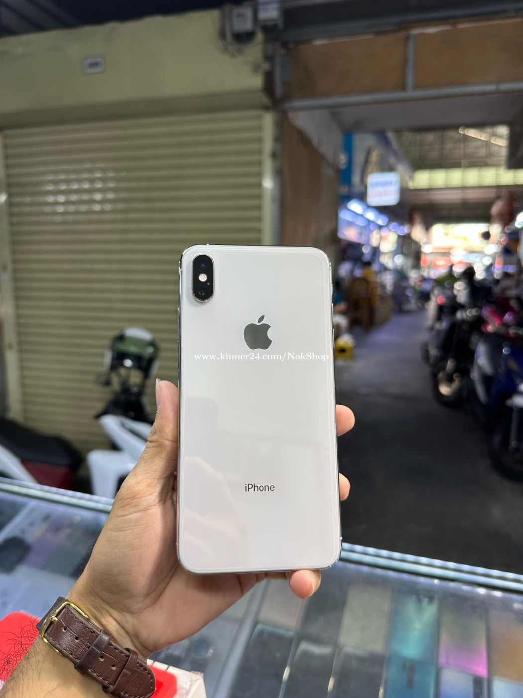IPhone XS Max 64G Sim2 ESIM ZP ស្ទើរកញ្ចក់តិច price $185.00 in Tuek L'ak Bei, Tuol Kouk, Phnom ...