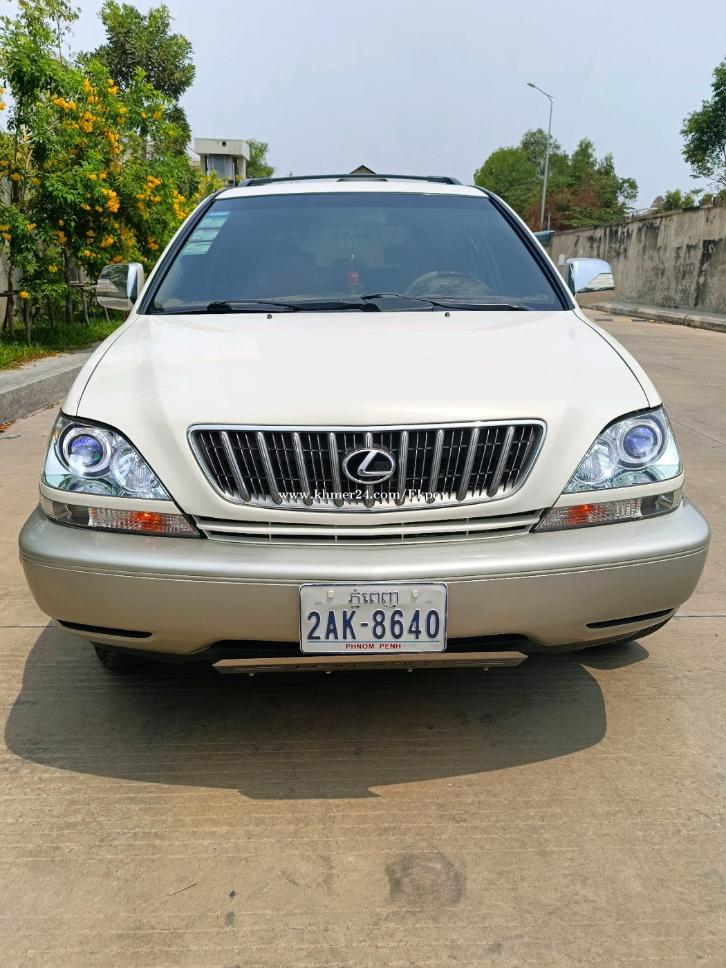 Lexus rx300 price $14200.00 in Ou Baek K'am, Saensokh, Phnom Penh, Cambodia - Pov Ek | Khmer24.com