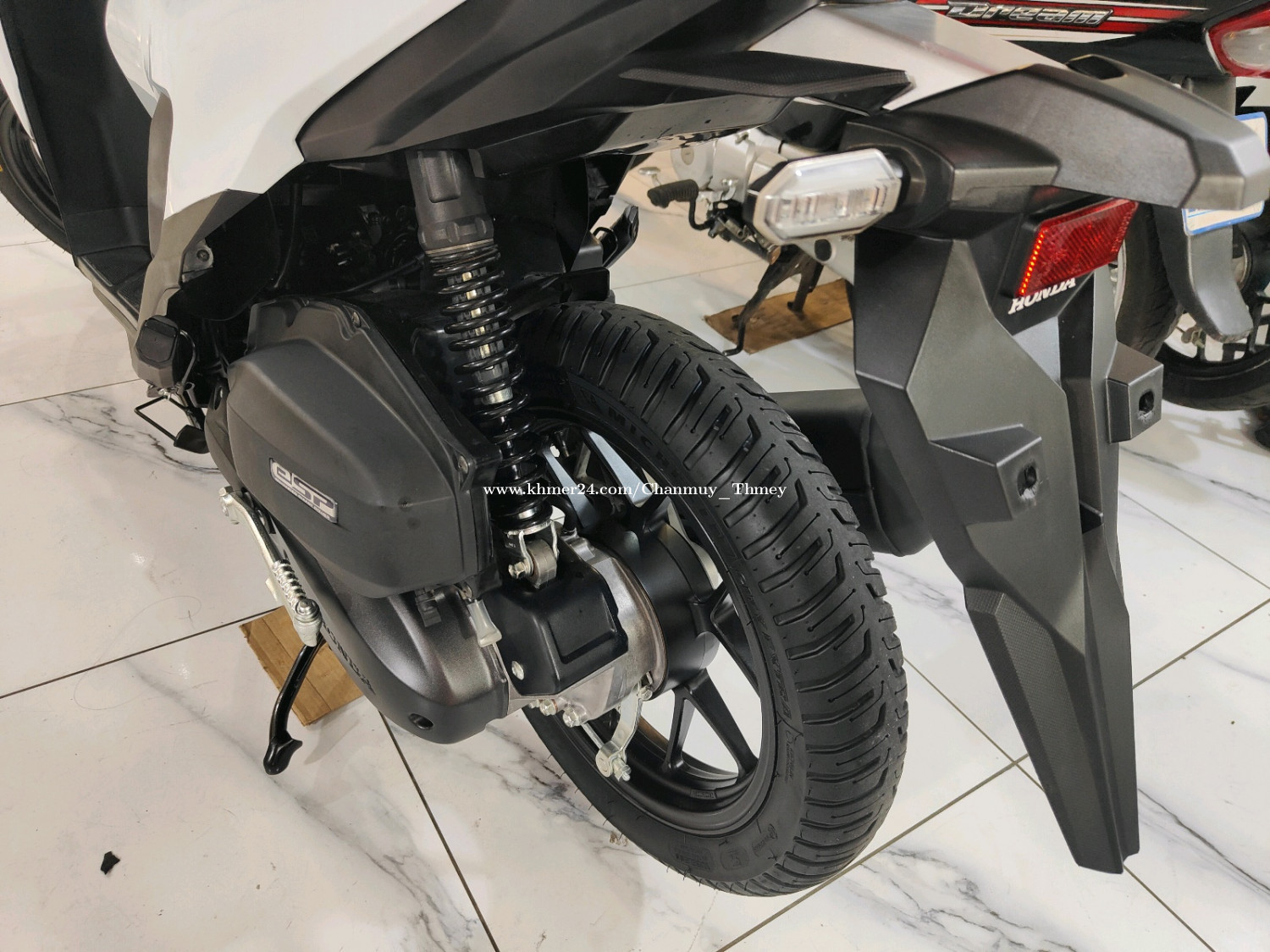 Honda click 019 have tax paper good 96% price $1999.00 in Veal Vong ...