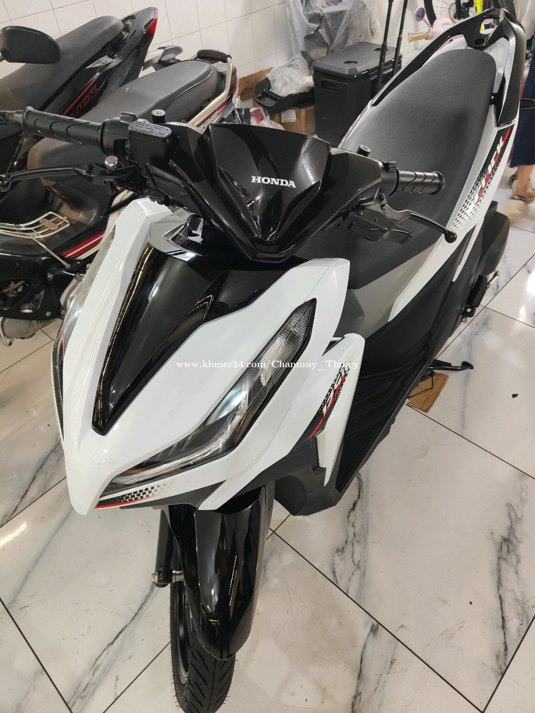 Honda click 019 have tax paper good 96% price $1999.00 in Veal Vong ...