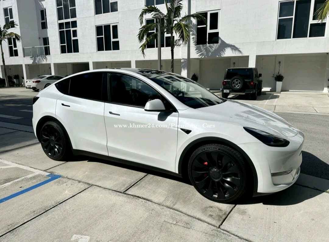 2024 l Tesla Model Y l 9000 km price $49800.00 in Tonle Basak, Chamkar ...