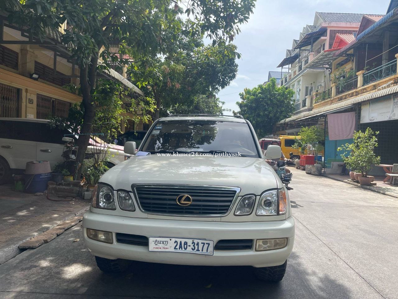 Lexus LX470 2000 gas price $12600.00 in Monourom, Prampir Meakkakra ...