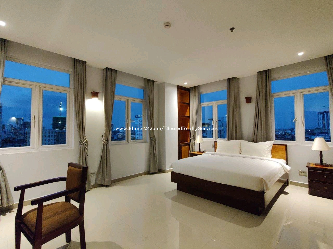 Psar Deum Thkov t, about 100m from the roundabout🏡 Building for Rent 🏡💲 ...