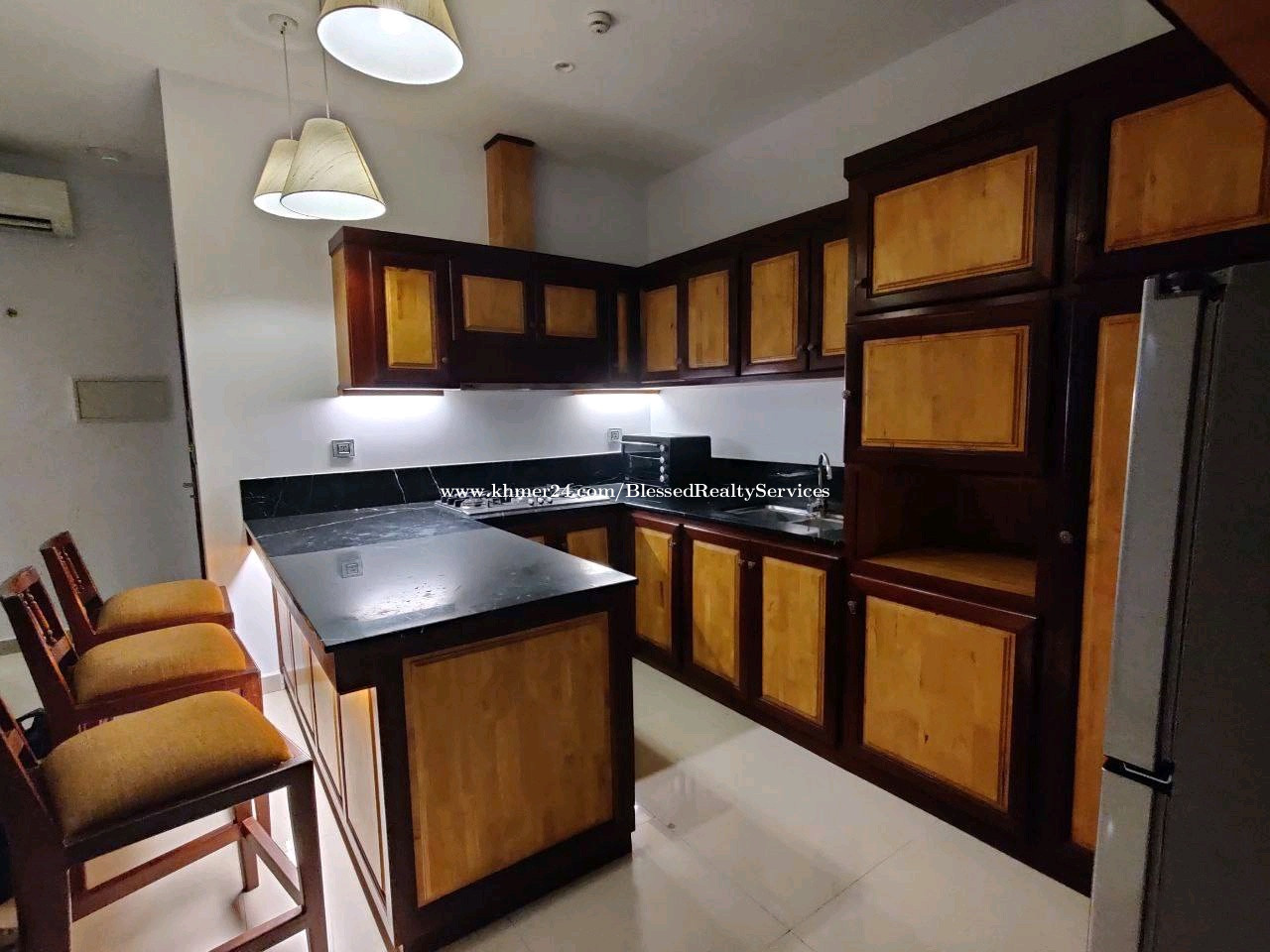 Psar Deum Thkov t, about 100m from the roundabout🏡 Building for Rent 🏡💲 ...