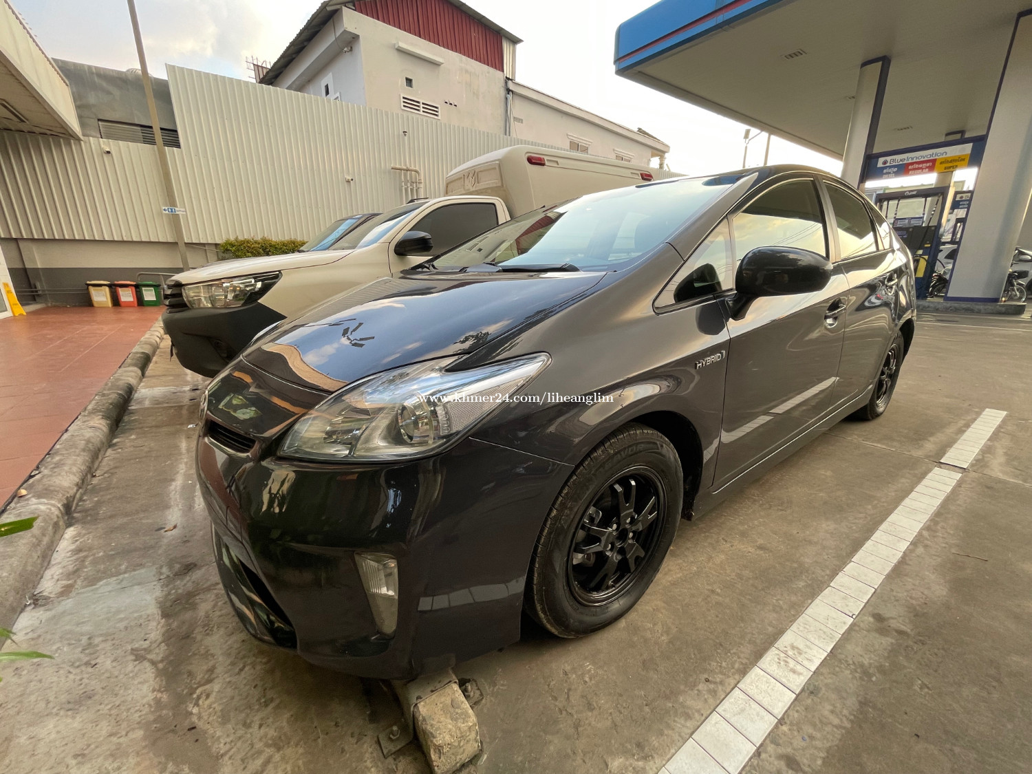 Toyota Prius 2012 option 3 price $17800.00 in Ou Baek K'am, Saensokh ...