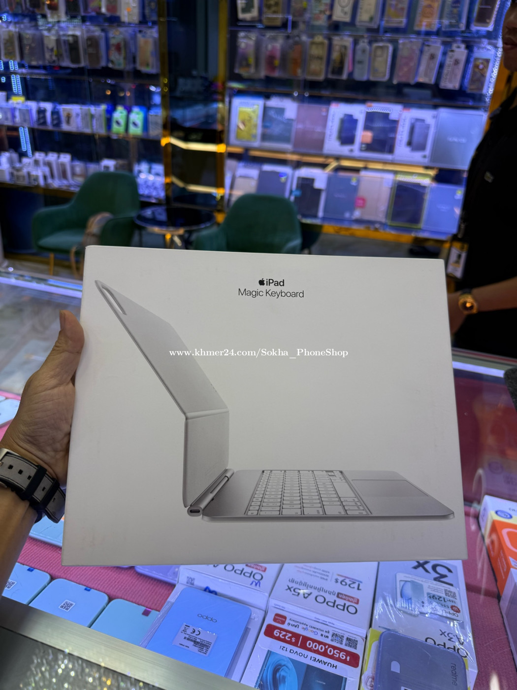 Magic Keyboard M4 13” new price $345.00 in Ou Ruessei Bei, Prampir Meakkakra, Phnom Penh ...