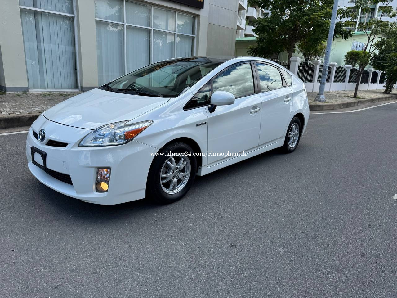 Toyota Prius 2010 Option4 Solar price $1880.00 in Phnom Penh Thmei ...