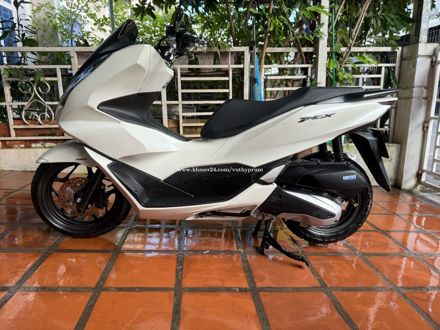 Honda PCX 125cc wite color 2022 price $2945.00 in Veal Sbov, Chbar ...