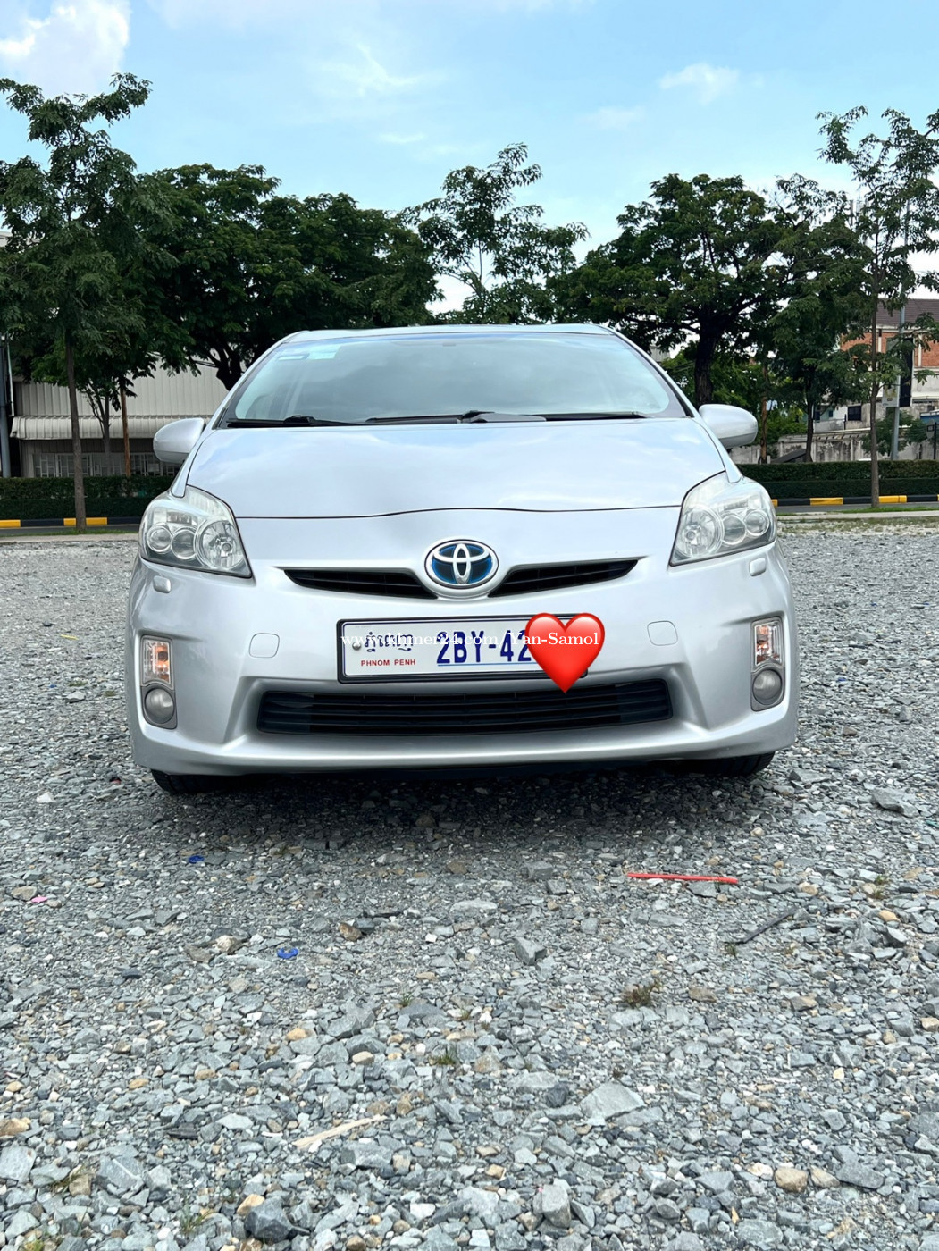 Prius option 5 ឆ្នាំ2010 ពណ៍ទឹកប្រាក់ price $17300.00 in Boeng Tumpun 2 ...