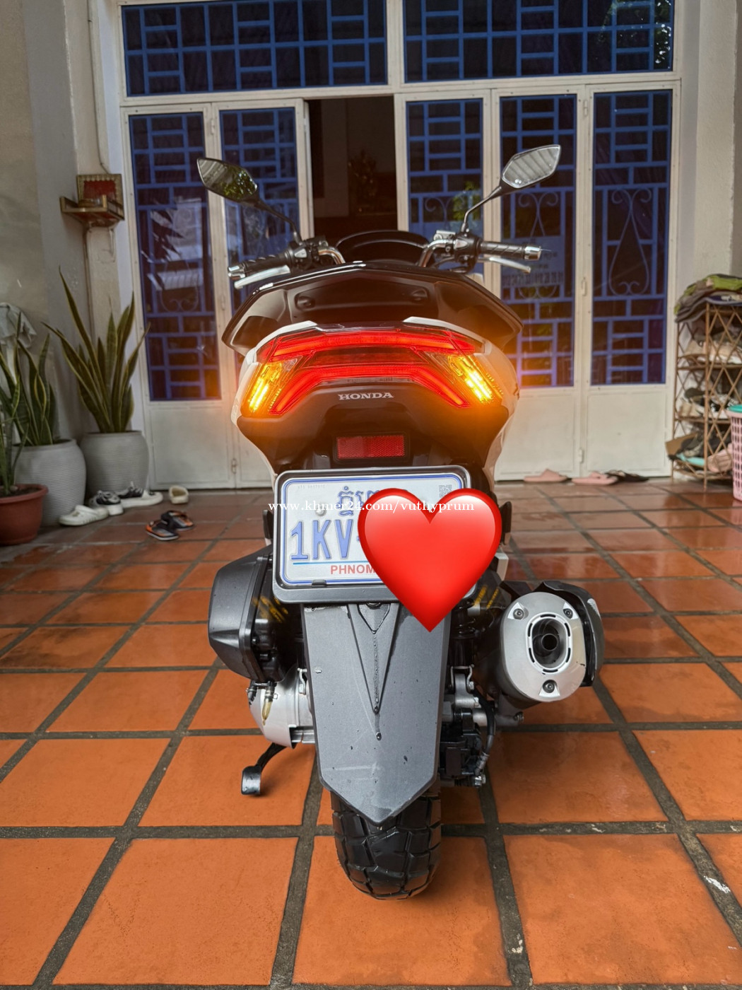 Honda PCX 125cc wite color 2022 price $2935.00 in Veal Sbov, Chbar ...