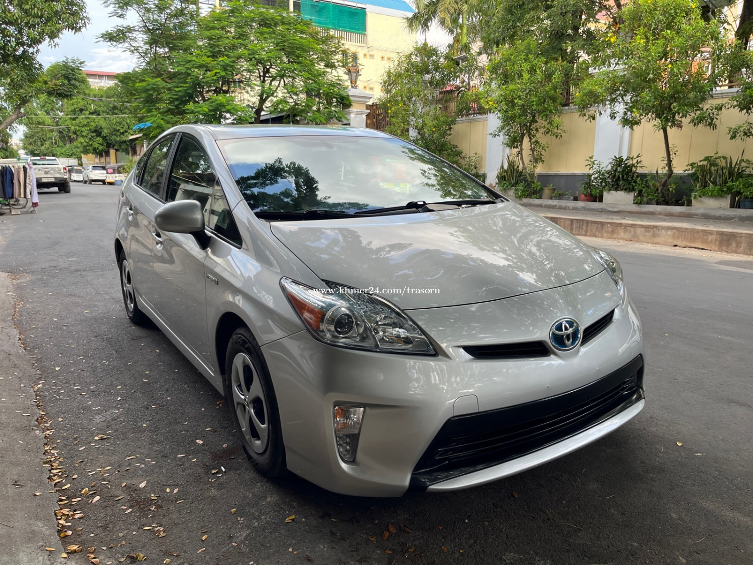 Toyota prius 012 option3 ក្រដាស់ពន្ធ ខាងក្នុងខ្មៅរ price $17900.00 in ...