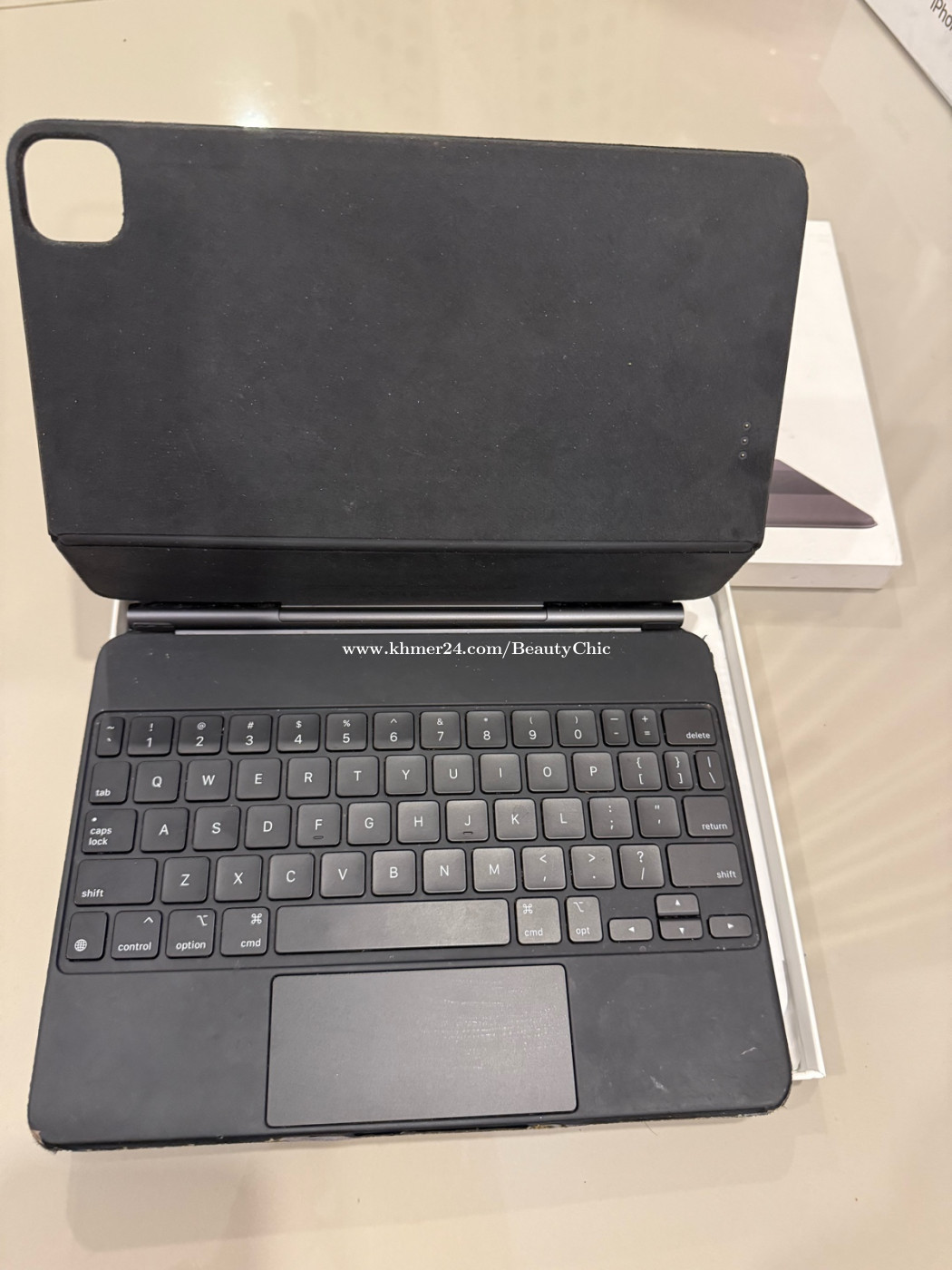 Magic Keyboard with trackpad 90% price $85.00 in Boeng Kak Pir, Tuol ...