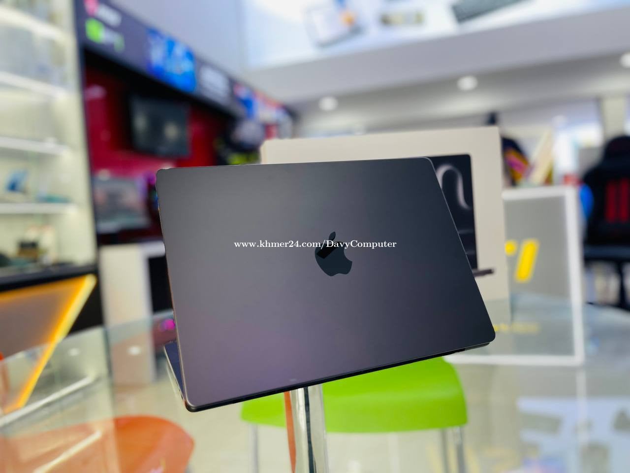 Macbook Pro Model 2025 PROMOTION!!! price $1499 in Tuek Thla, Saensokh, Phnom Penh, Cambodia ...