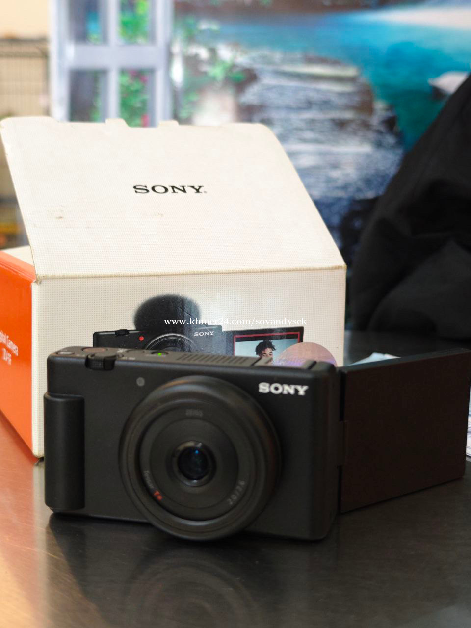 For Sale: Sony ZV-1F full box 99% box price $360.00 in Voat Phnum, Doun ...