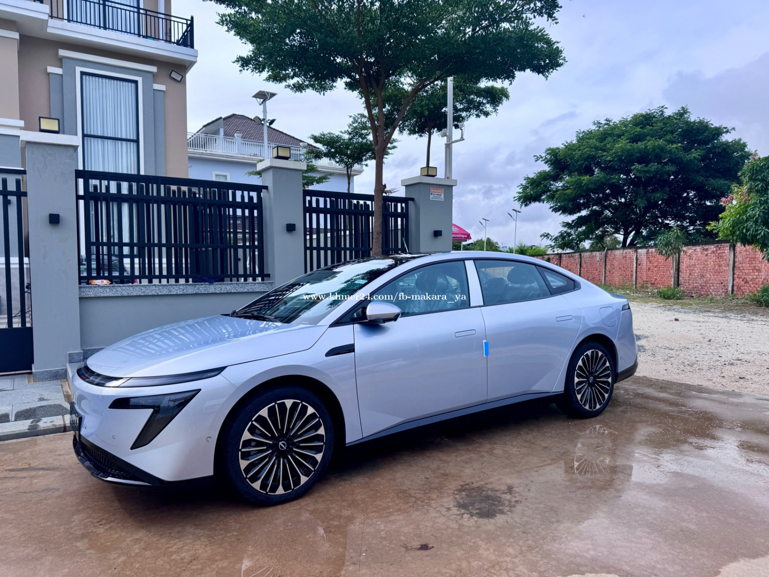 Nissan N7 Max Option 625km Auto parking price $29500.00 in Boeng Kak ...