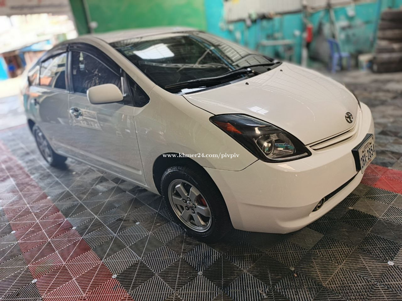 Prius 04 ពណ៍សរ មហាថ្មី អត់បុក រំលោះសុទ្ធ100%បាន price $9200.00 in Chak ...