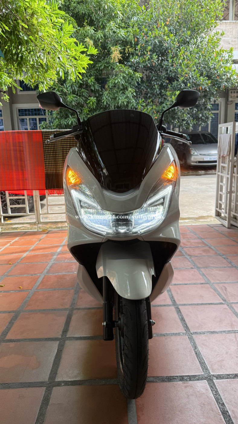 Honda PCX 150cc wite color Smart key price $1482.00 in Veal Sbov, Chbar Ampov, Phnom Penh ...