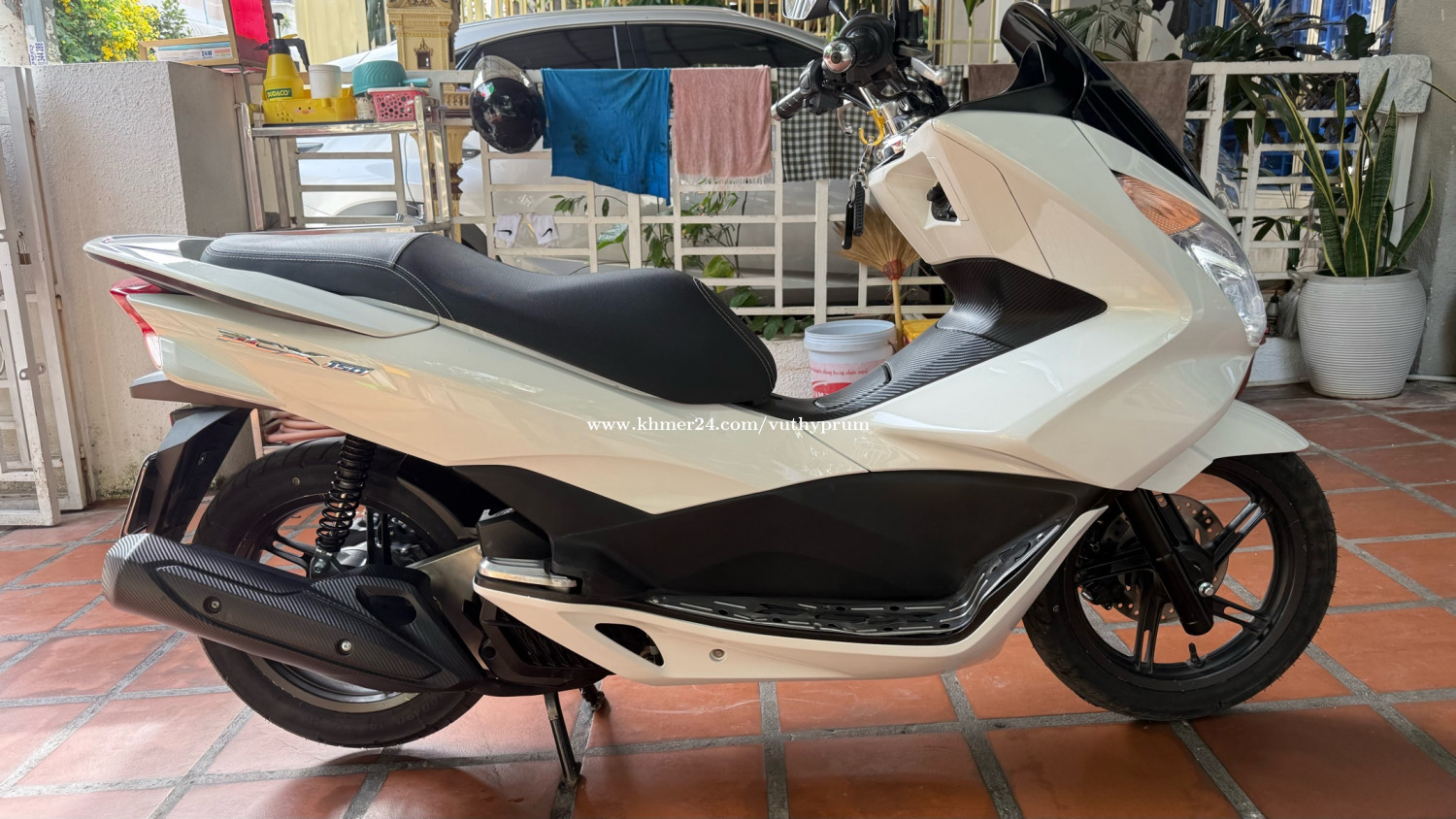 Honda PCX 150cc wite color Smart key price $1482.00 in Veal Sbov, Chbar Ampov, Phnom Penh ...