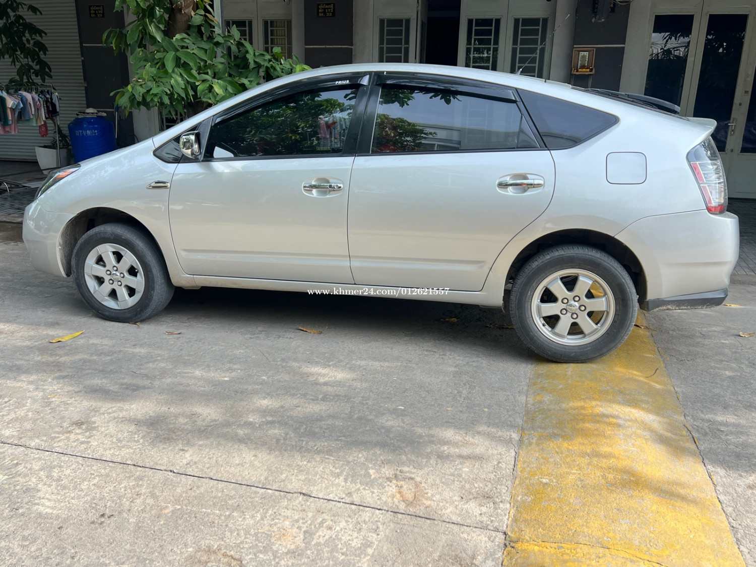 Prius 2005 h full price $8800.00 in Samraong Kraom, Por Senchey, Phnom ...