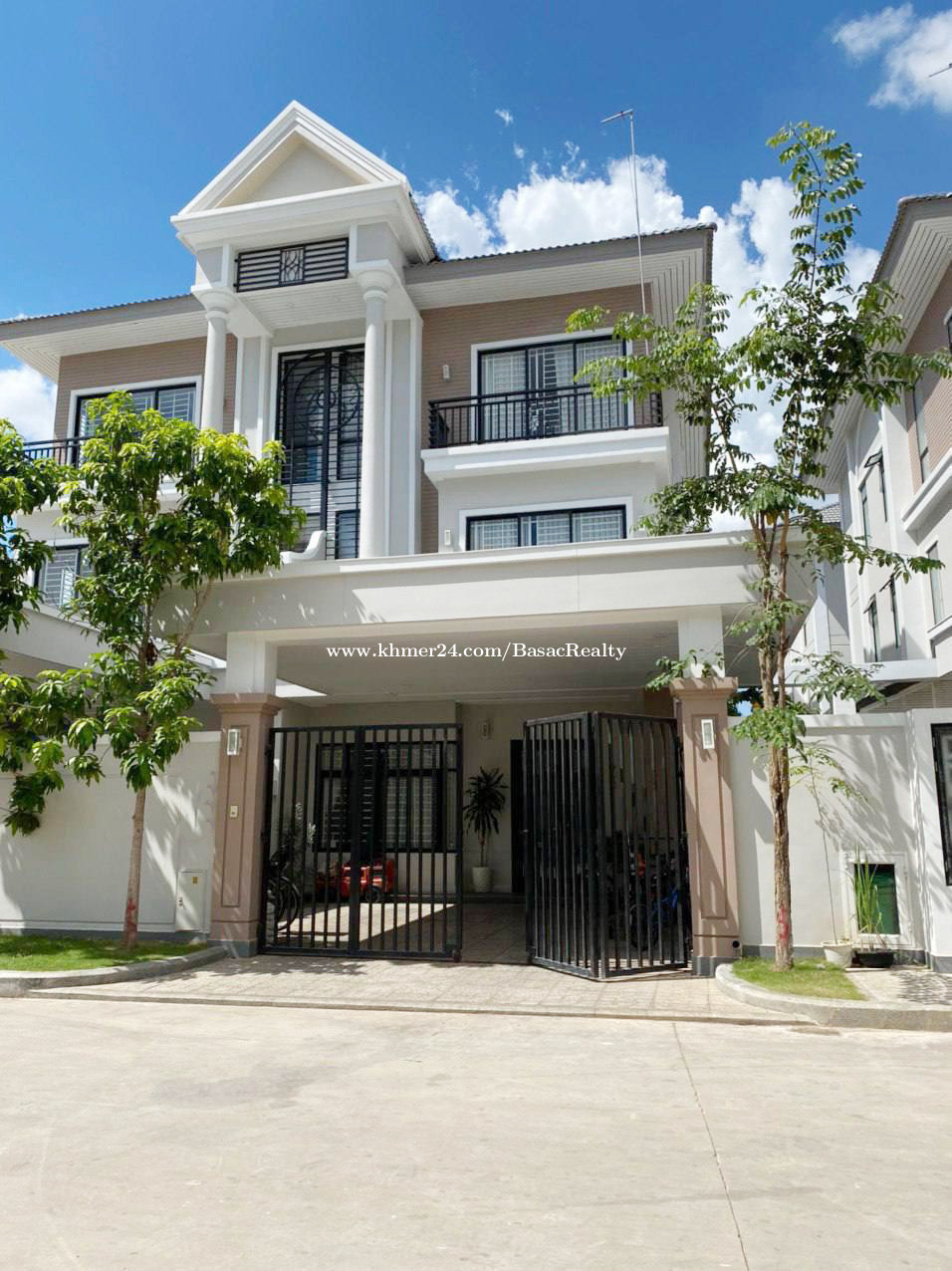 វីឡាភ្លោះ សម្រាប់លក់នៅក្នុងបុរីប៉េងហួតបឹងស្នោរ | Twin A Villa for Sale in borey penghout boeung ...