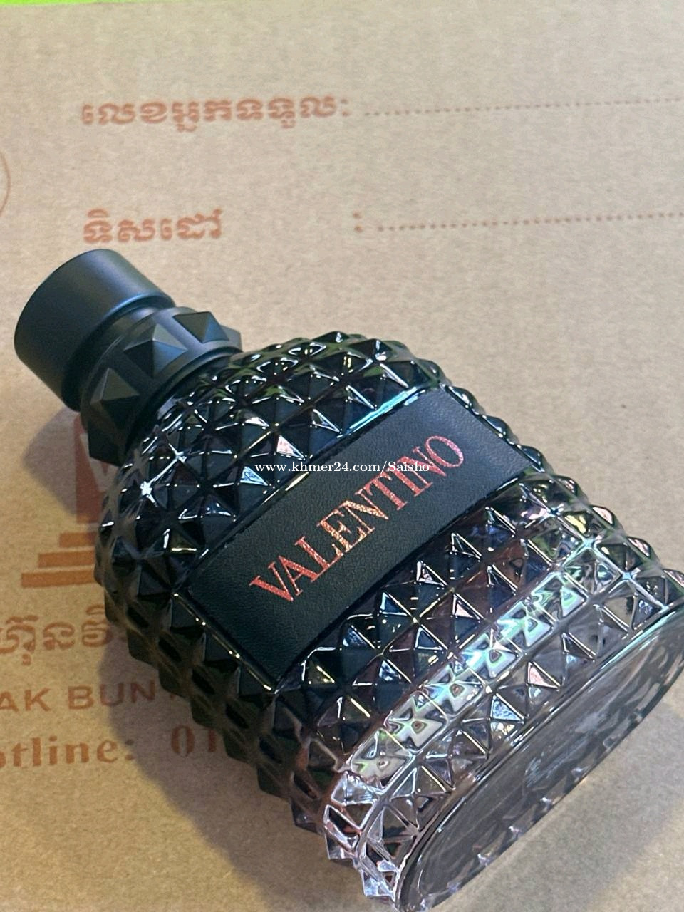 Valentino born in roma uomo Coral fantasy price $100.00 in Preaek Pra ...