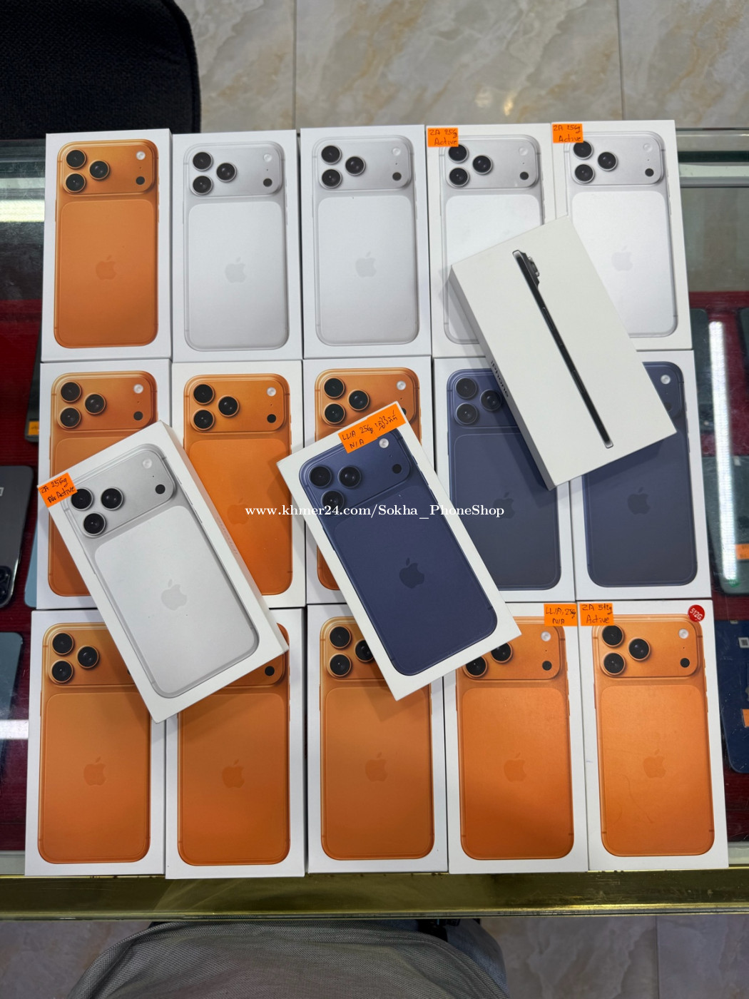 iPhone 17 pro max 256G orange LL new no active price $1269.00 in Ou Ruessei Bei, Prampir ...