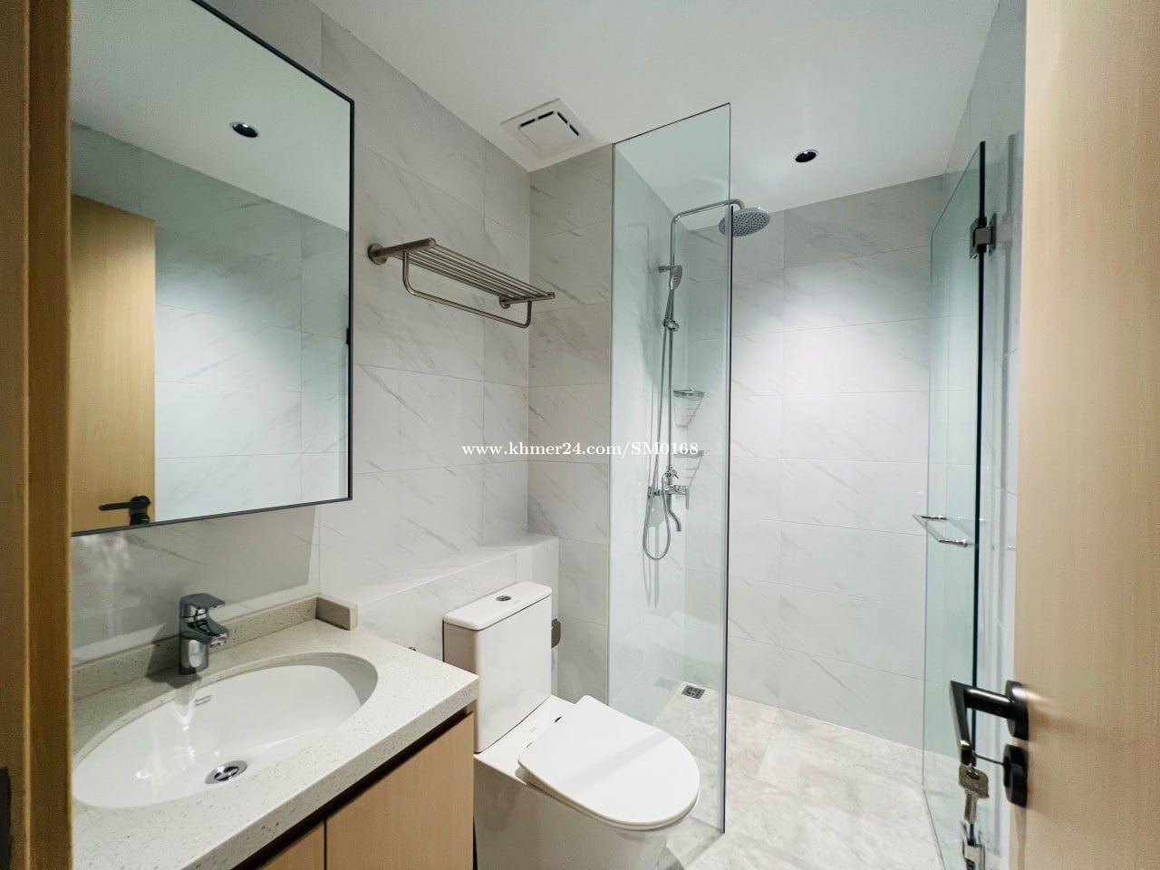 Condo with Swimming pool for rent in BKK1 near BKK market price $550.00 ...