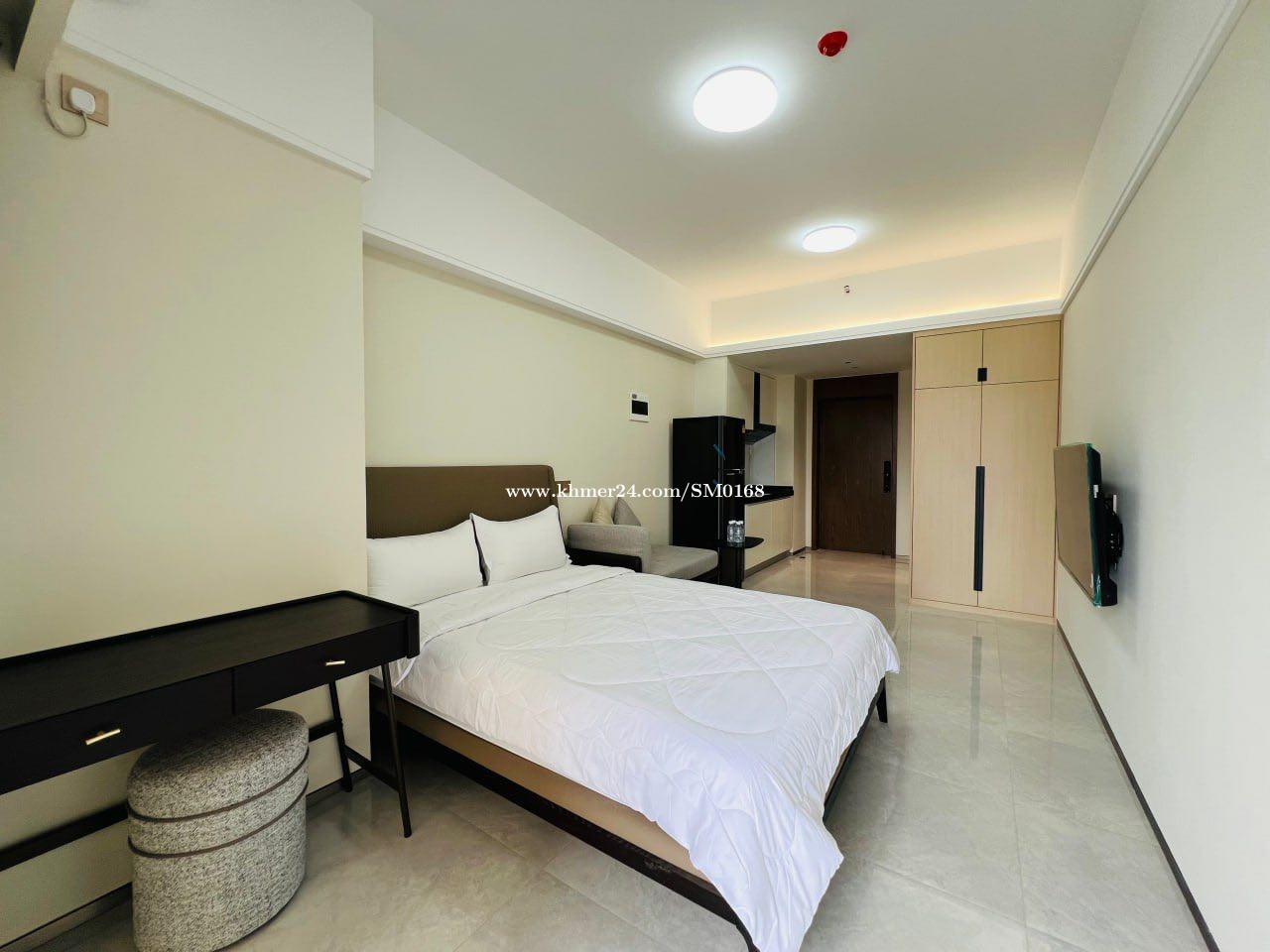 Condo with Swimming pool for rent in BKK1 near BKK market price $550.00 ...