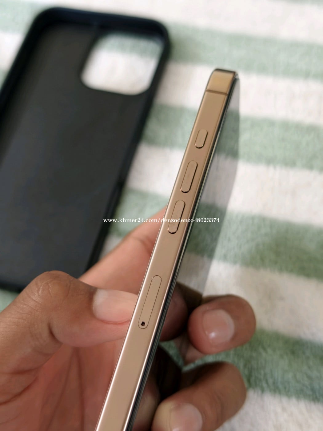 iPhone 16 Pro Max ZA 99% price $889.00 in Boeng Kak Muoy, Tuol Kouk ...