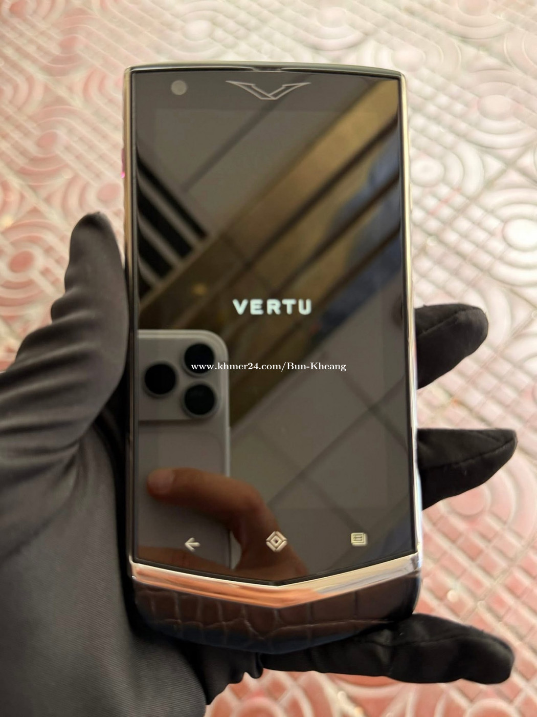 Vertu Constellation V Alligator price $380.00 in Boeng Prolit, Prampir ...