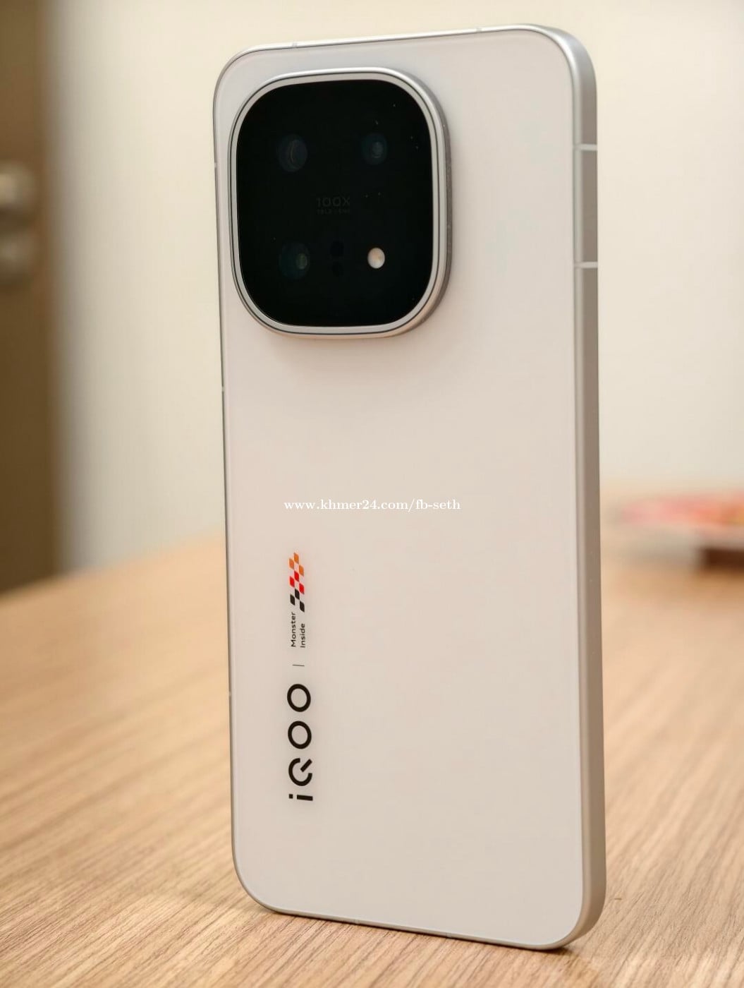 iQOO 15 5G white legend 99.99% price $595.00 in Nirouth, Chbar Ampov ...