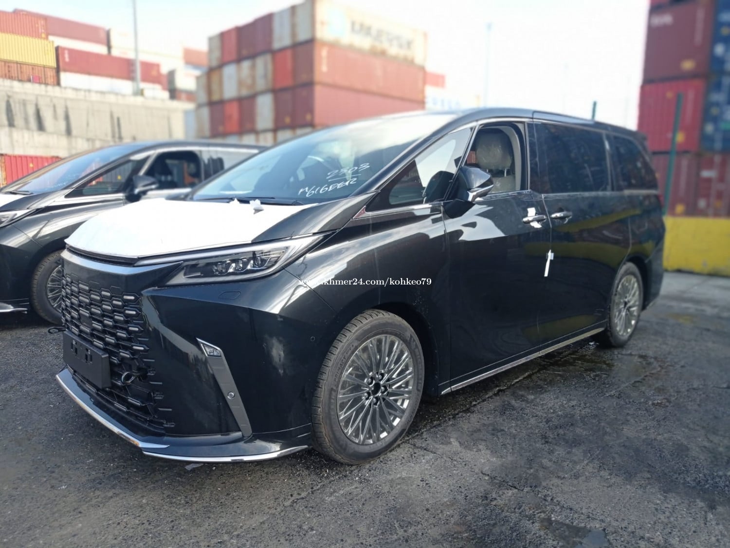 LEXUS LM350h 2026 VIP 4seat price $272000.00 in Boeng Kak Pir, Tuol ...