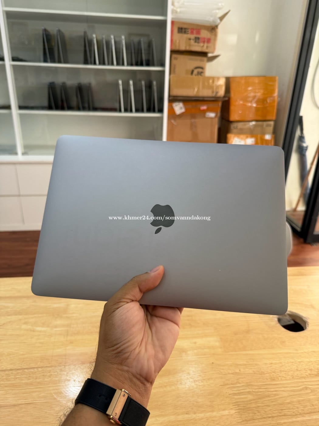 MacBook Pro 2020 13” i7 16G/512G Good Battery price $470.00 in Nirouth ...