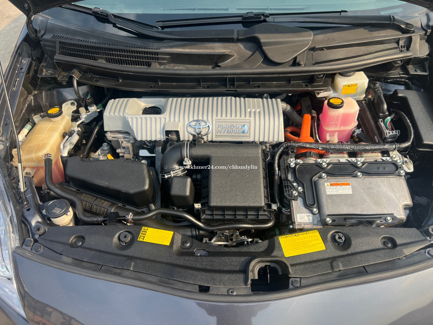 Prius 013_plug-in _options3_corlor Gray 17300$ ចរចារ price $17300.00 in ...