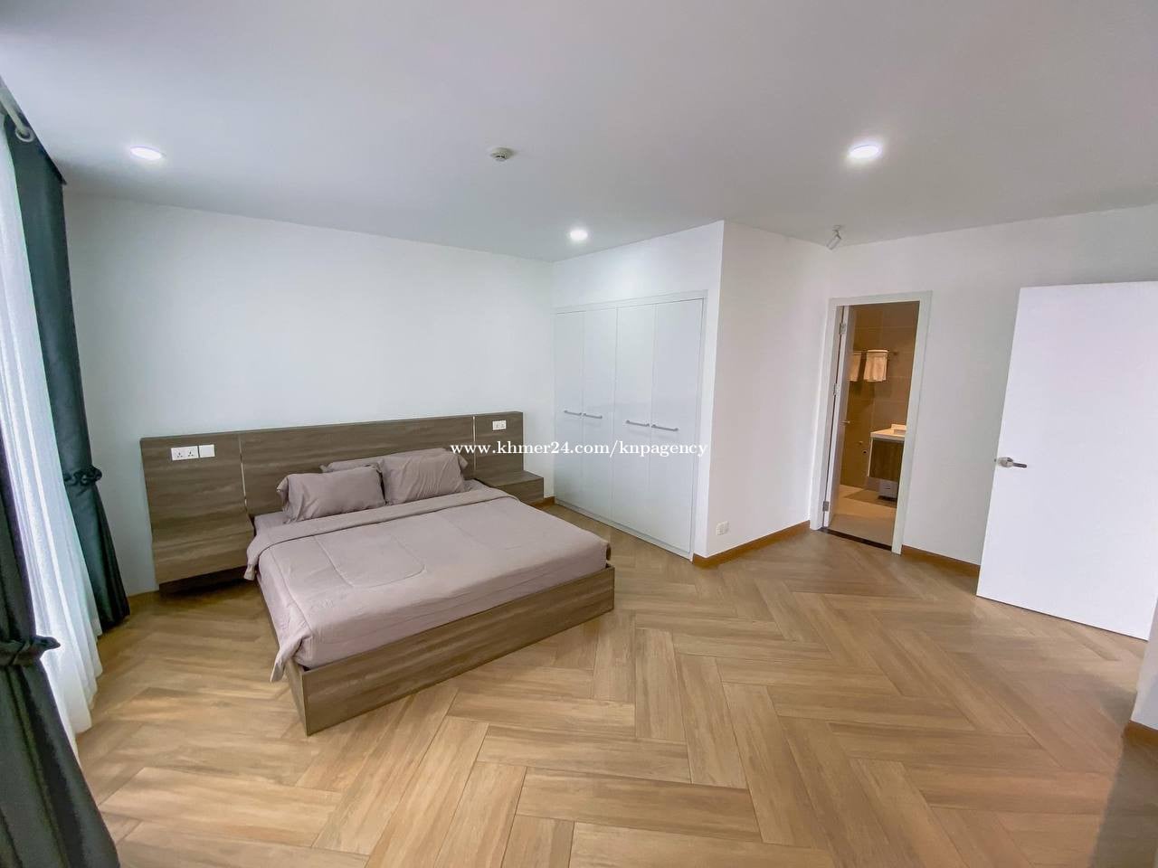 Specious Modern Two Bedrooms price $1300.00 in Boeng Keng Kang Muoy ...