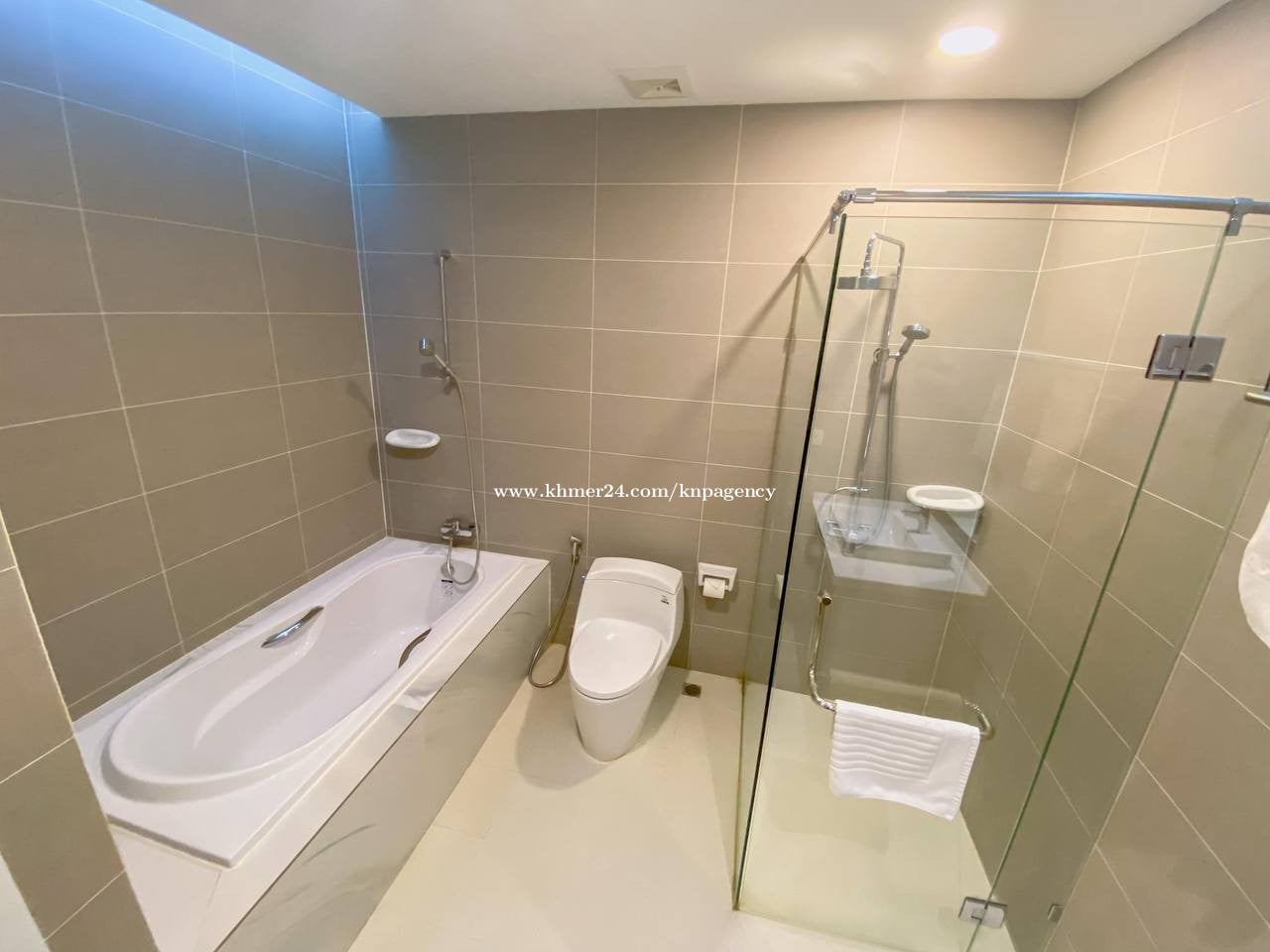 Specious Modern Two Bedrooms price $1300.00 in Boeng Keng Kang Muoy ...